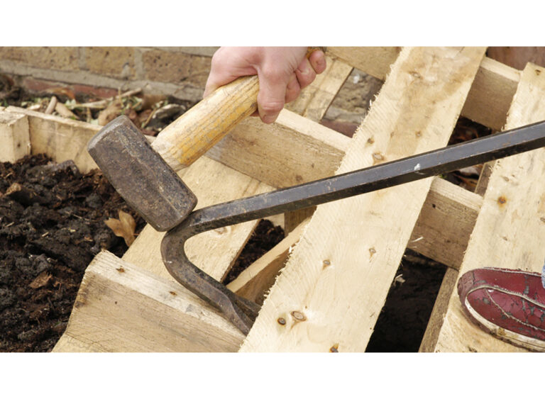 Choosing the Right Crowbar Tool: Tips for Maximum Leverage